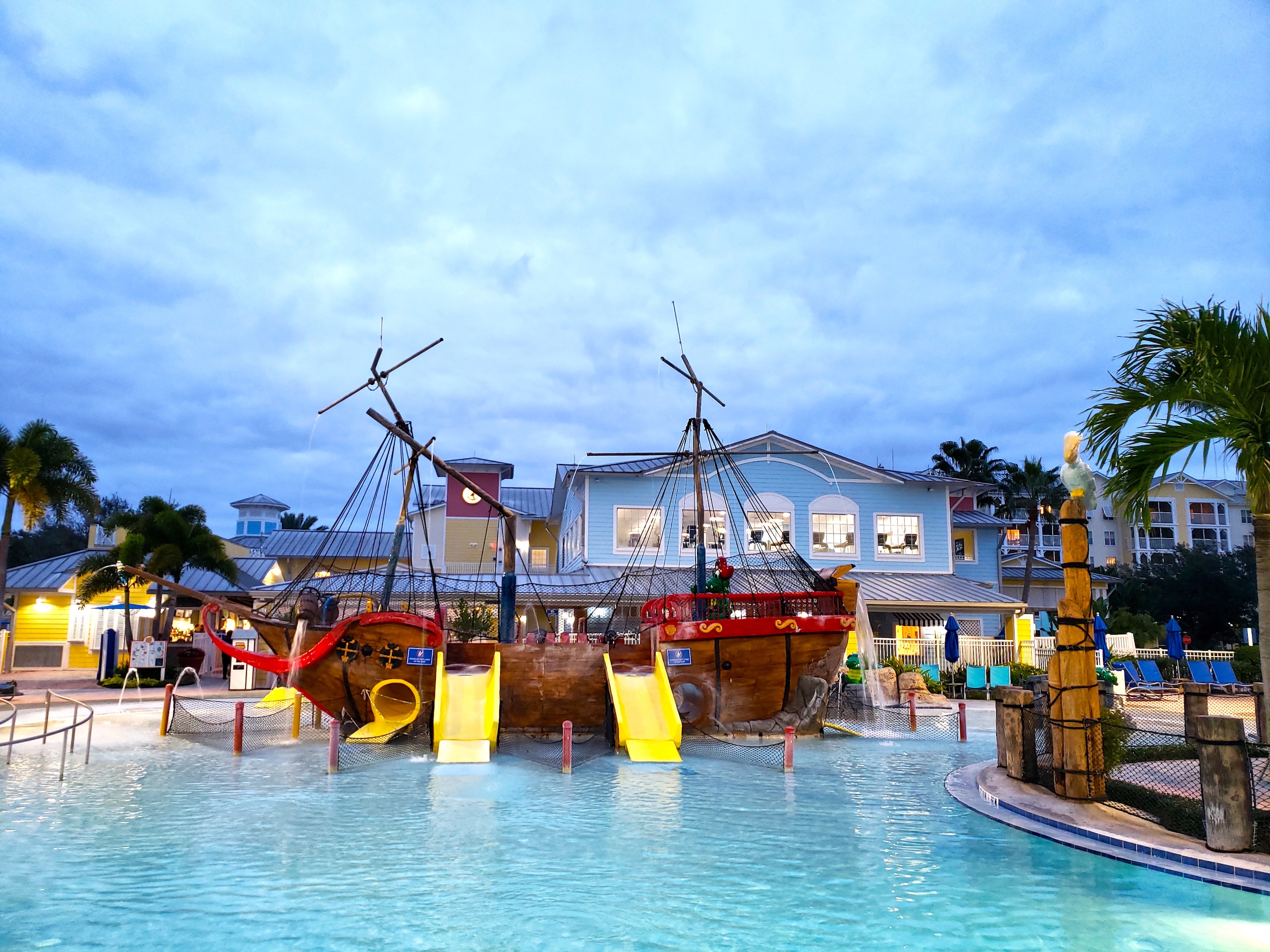 Shipwreck Pool Harbour Lake – FunAndFork